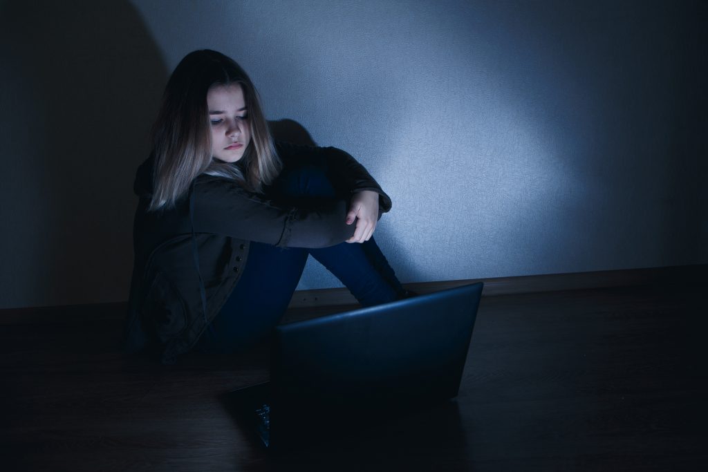 Sad_Teenager_on_Computer - LearnSafe